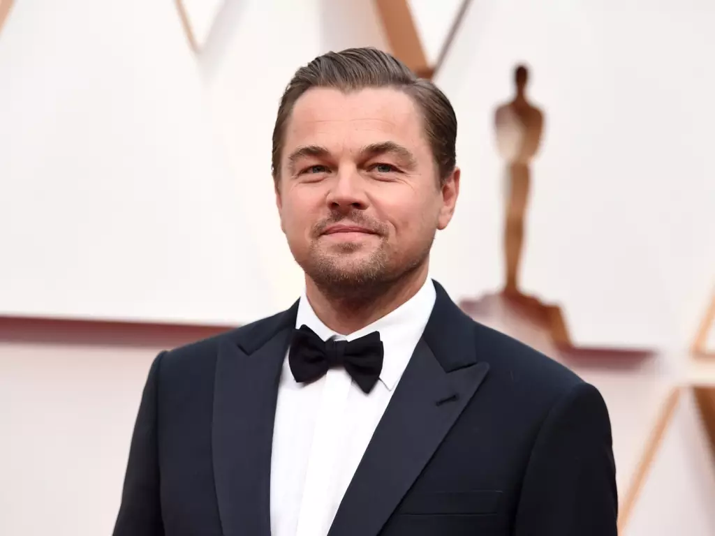 Leonardo DiCapriok Halloween mozorro zorigaiztoko bat izan zuen bere 24 urteko neska-lagunarekin ateratzeagatik