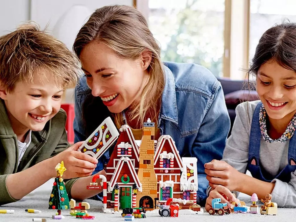 Na Amazone je LEGO Gingerbread Set a je to perfektná rodinná dovolenková aktivita