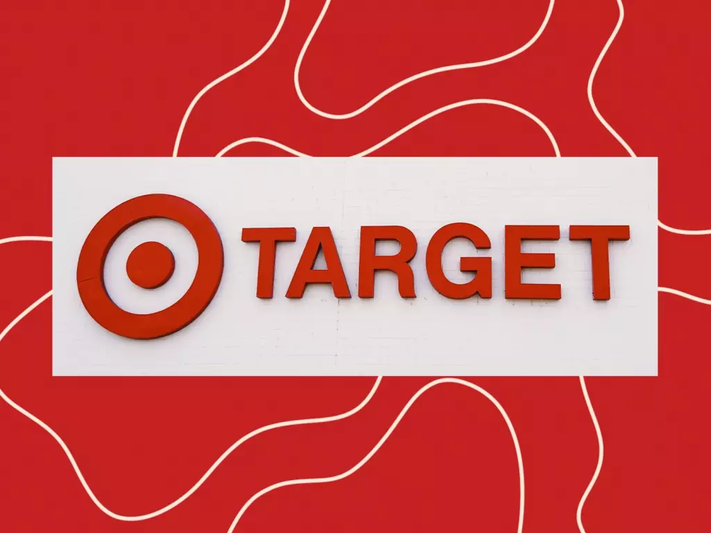 Target מוכרת את המזוודה האהובה על מייגן מרקל תמורת חלק מהעלות - והיא נמכרת מהר