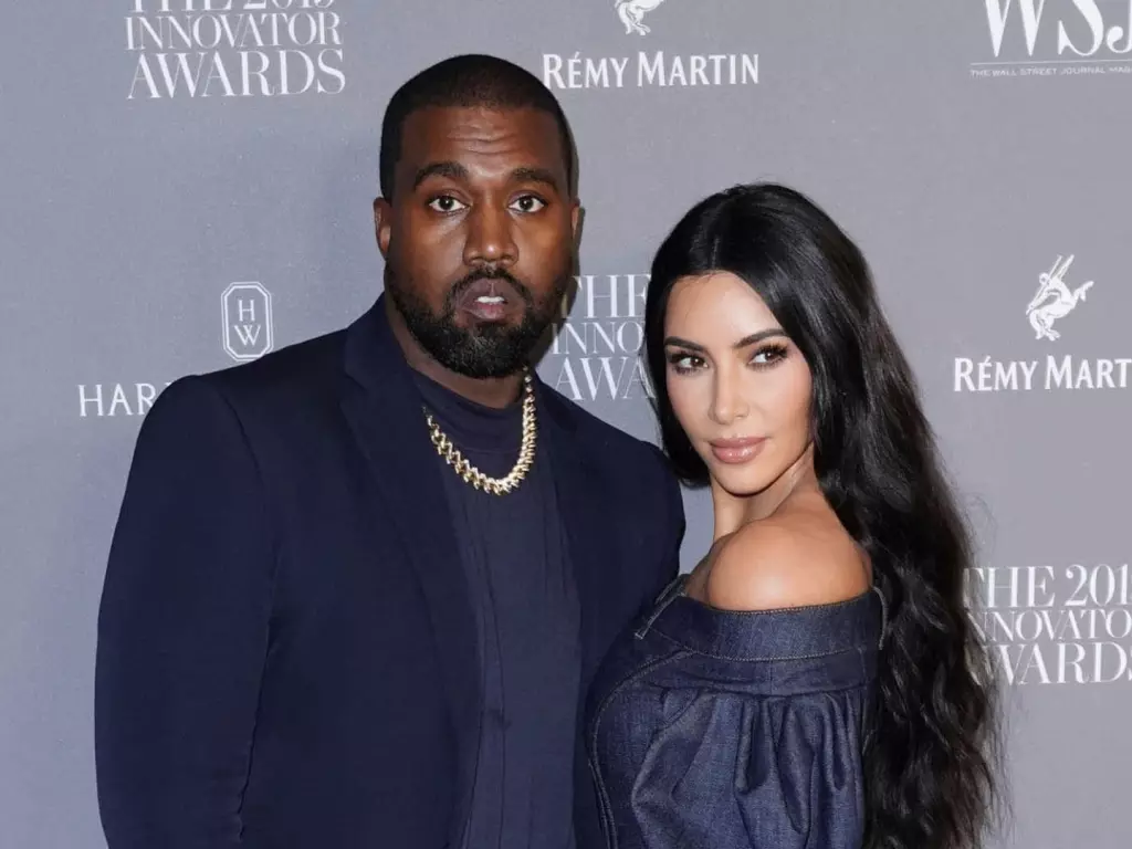 Kanye West hat nei alle gedachten besocht Kim Kardashian werom te winnen mei dizze 'Donda'-stunts