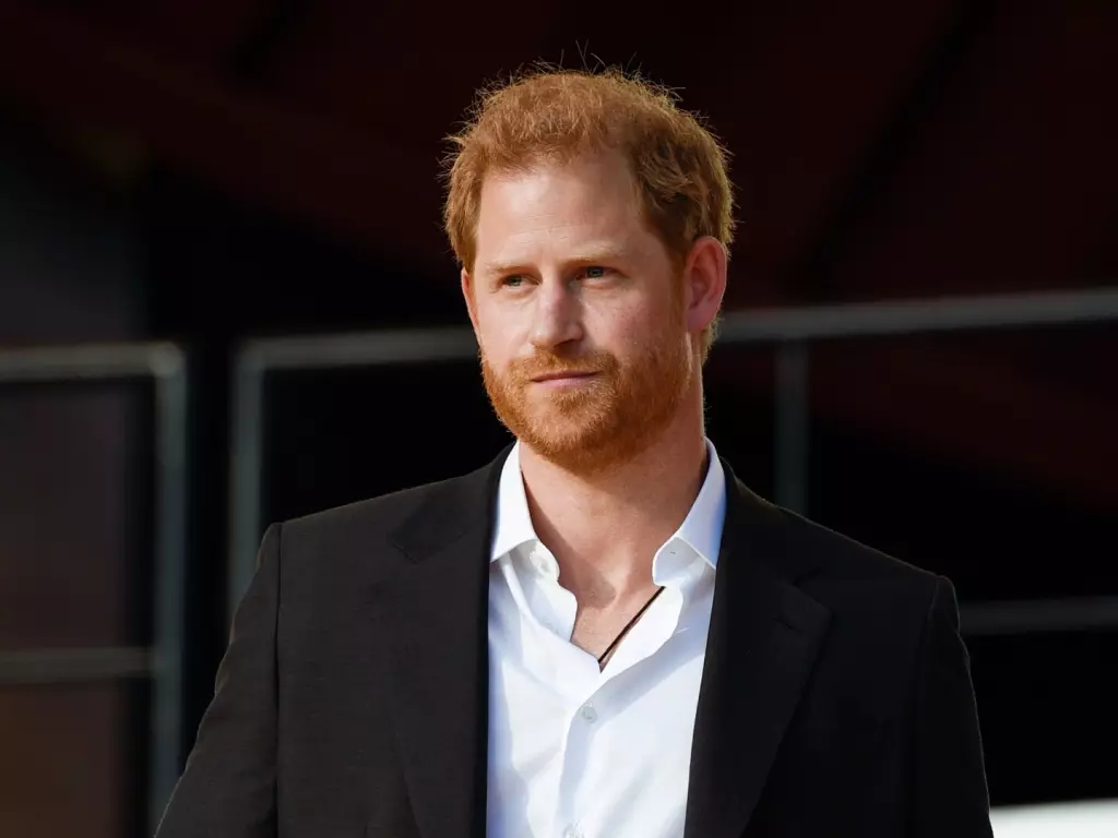 Princi Harry mund të jetë duke luftuar me largësinë e tij të re nga familja mbretërore