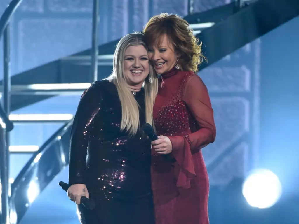 Reba McEntire nuk po mban anën në divorcin e Kelly Clarkson nga djali i saj