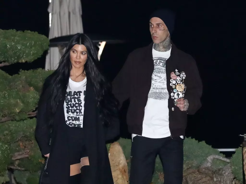 Travis Barker o fumane mokhoa o ikhethileng oa ho tlamahana le morali oa Kourtney Kardashian Penelope