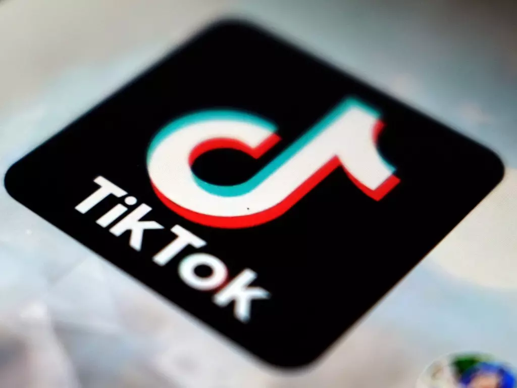 TikTok elskar þetta lággjaldavæna andlits- og líkamsrakakrem – það er 20% afsláttur á Amazon núna