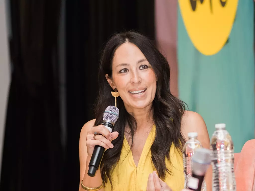 Joanna Gaines di que as críticas ao racismo e á homofobia son o que a mantén despierta pola noite