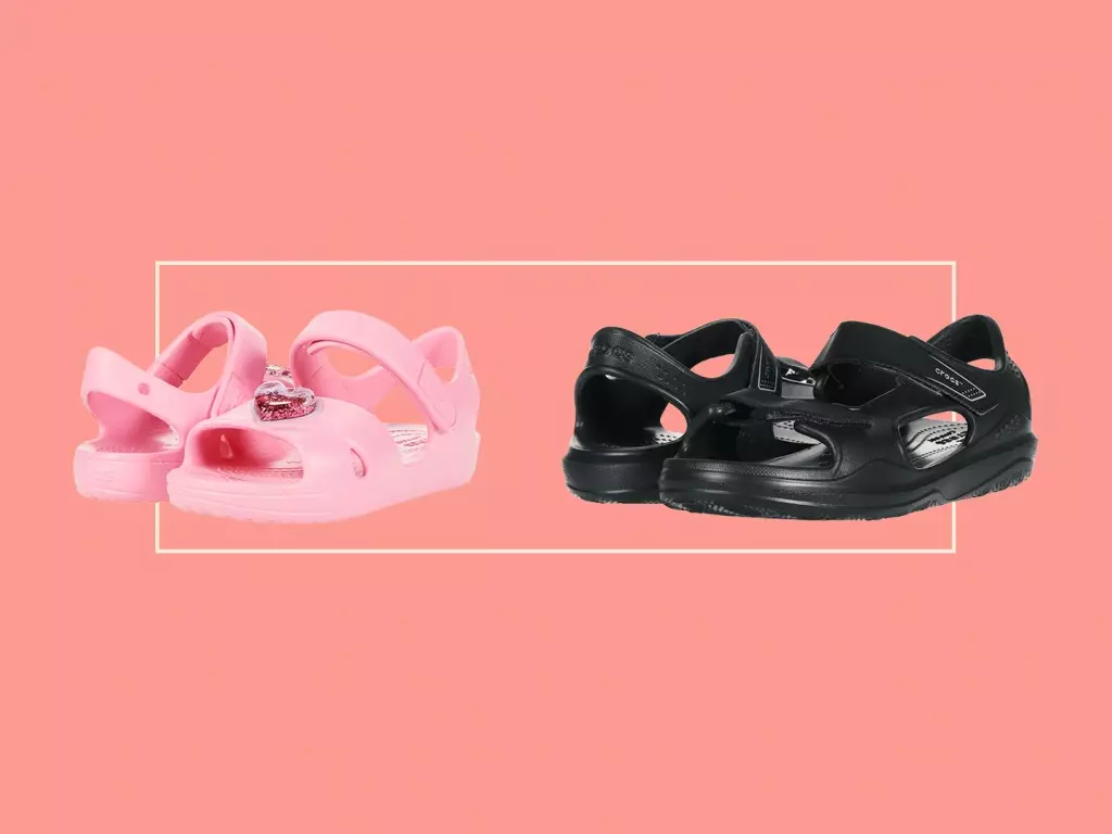 Cé a raibh a fhios ag Crocs a raibh na Sandals Leanaí is gleoite acu? Tosaíonn siad ag Just $24, Too