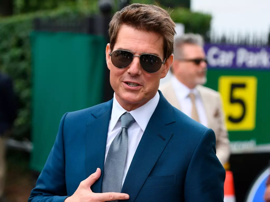 Këto foto të reja të Tom Cruise i kanë bindur fansat se aktori ka bërë një operacion plastik