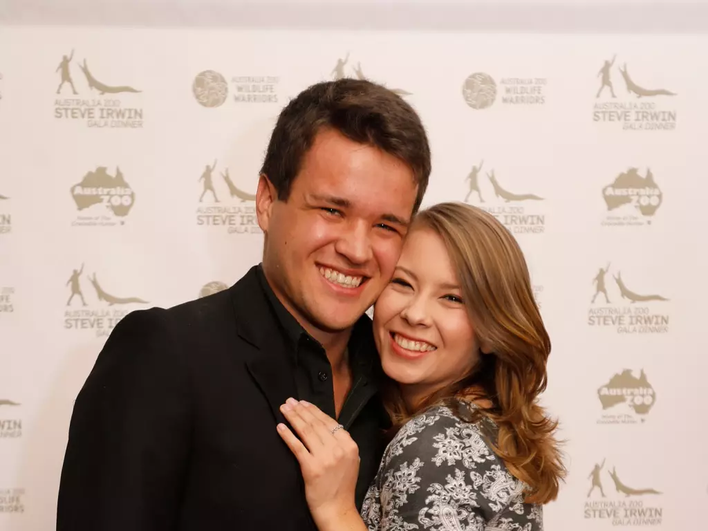 Bindi Irwin fejrer ægtemanden Chandler Powells første fødselsdag som far: 'Du får vores lille familie til at smile'