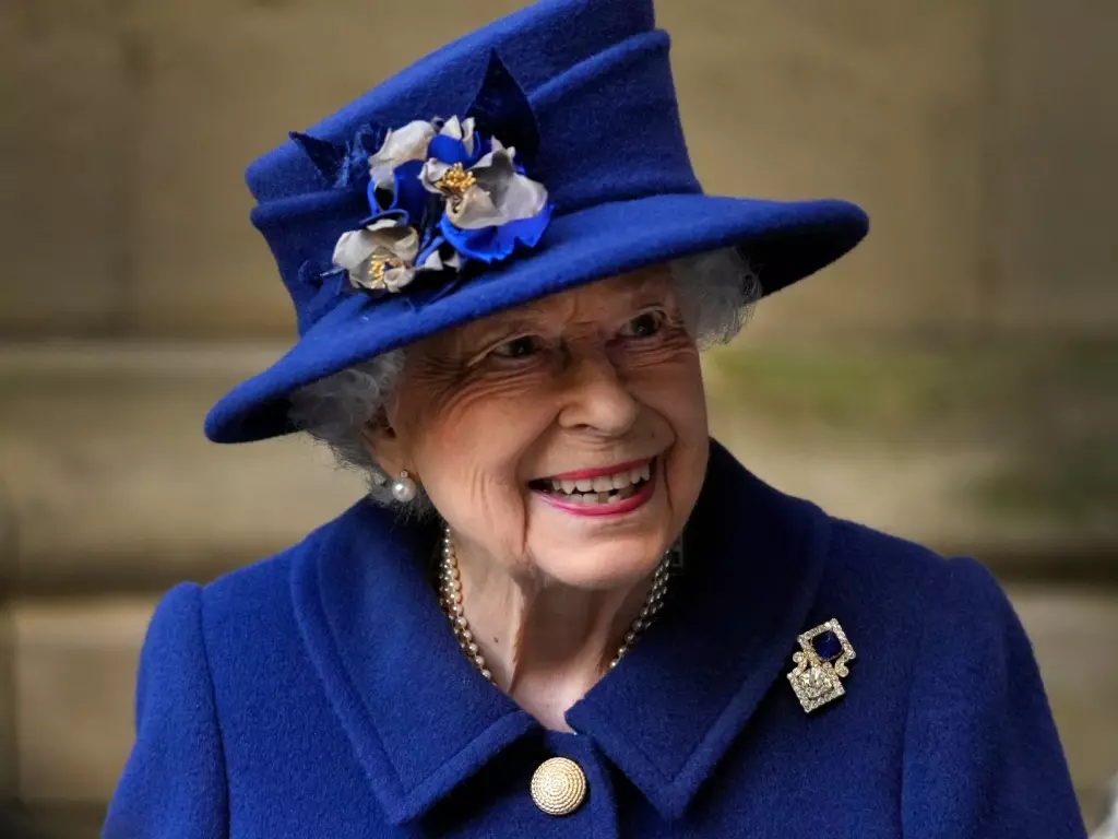 De nieuwste verschijning van koningin Elizabeth maakt koninklijke fans zich zorgen over de gezondheid van de monarch