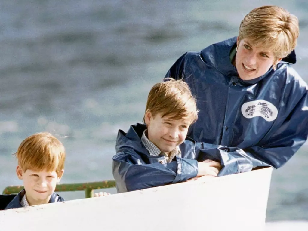 Rahênerê Dengê Princess Diana Dibêje ku Prince William bi tenê di yek rê de mîna diya xwe ye