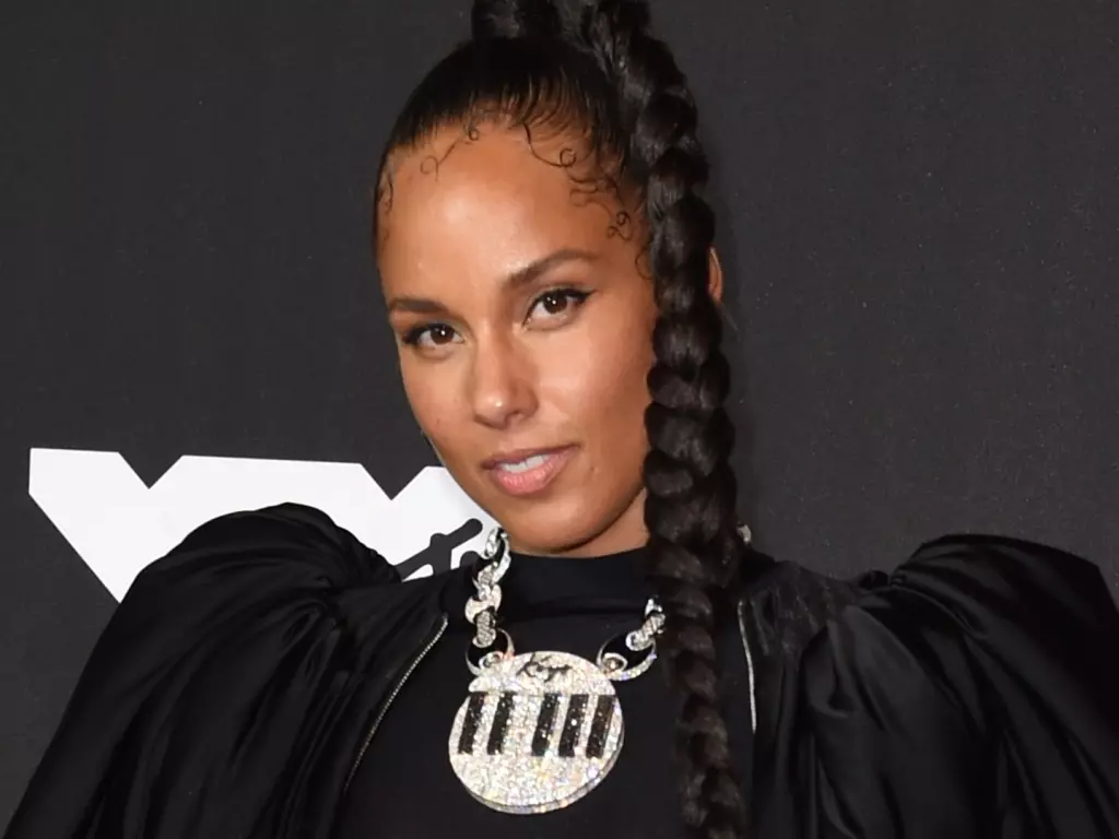 Alicia Keys 'זון גענעסיס סטאָול די ווייַזן מיט דעם זיס האַווייַע בעשאַס איר סאָלד-אויס כאָומטאַון קאָנסערט