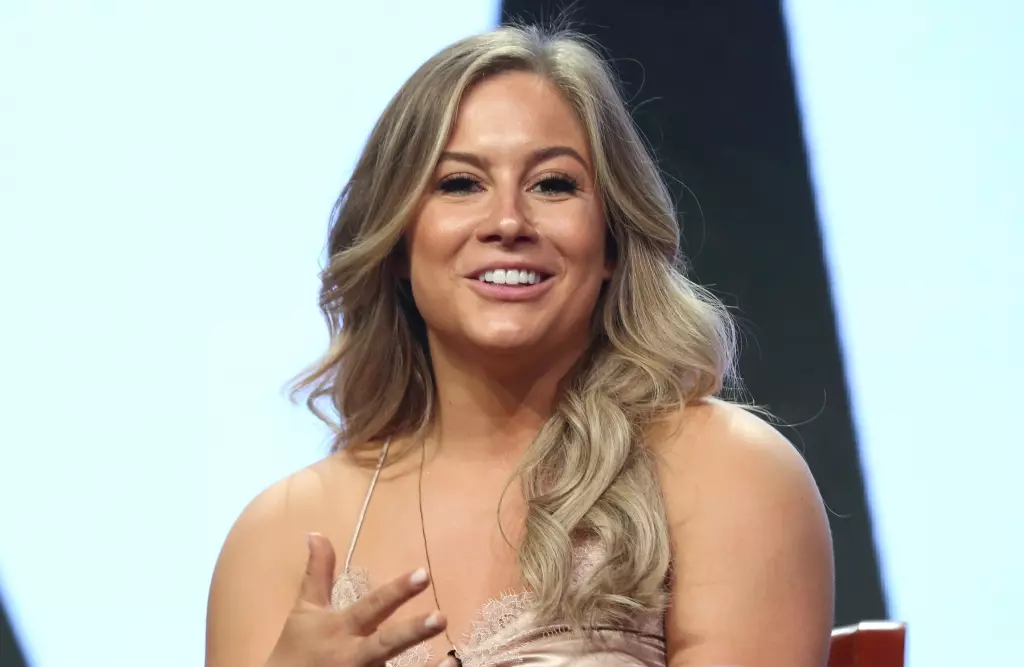 Shawn Johnson East dice que un agente de la TSA la "manoseó y le gritó" mientras viajaba con leche materna