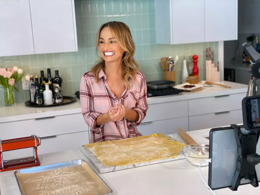 Giada De Laurentiis 'Baastada Toonta-Parm waxay ka helaysaa dhadhanka ugu weyn Hal Walxood oo Umami-Rich ah