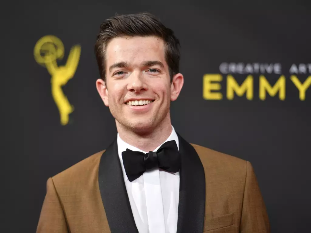 John Mulaney ndi Olivia Munn Awonekera ku NYC Pambuyo pa Chilengezo Chotsutsana cha Mimba