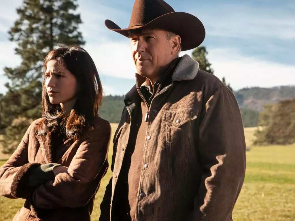 Preparu por Sezono 4 de Yellowstone Kun la 4-a de julio Maratono Ĉi-semajnfine