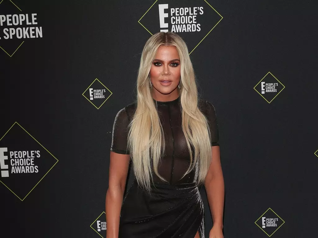 Khloé Kardashian té una remuntada intel·ligent quan la gent anomena veritable "gran"