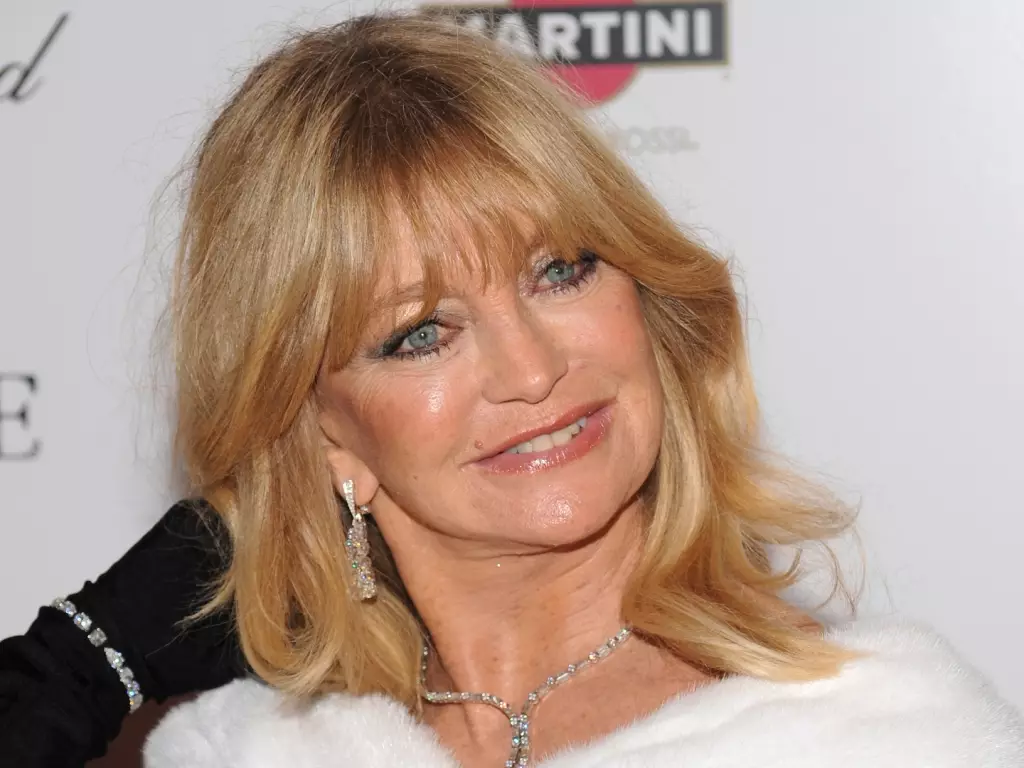 Goldie Hawn Qed Tgħix l-Aħjar Ħajja Tagħha F’Dan l-Aħħar Filmat Mill-Vaganza Tagħha fil-Greċja