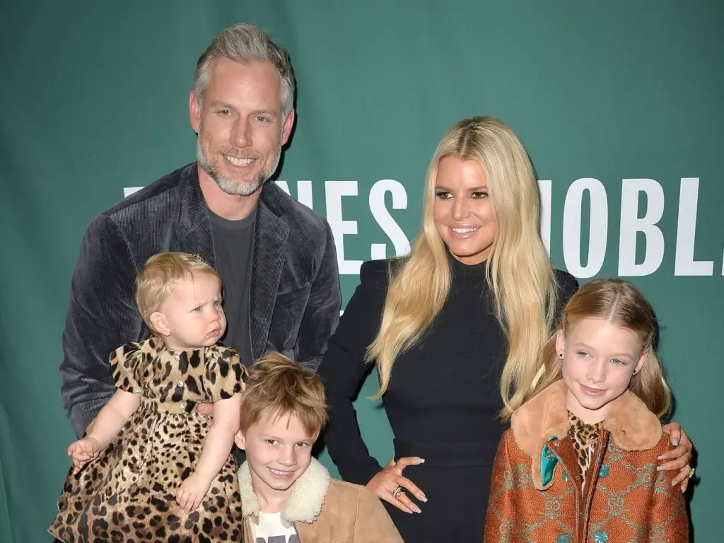 Jessica Simpson ûntbleatet it BTS-advys dat se har bern joech: 'Simple Teachings'