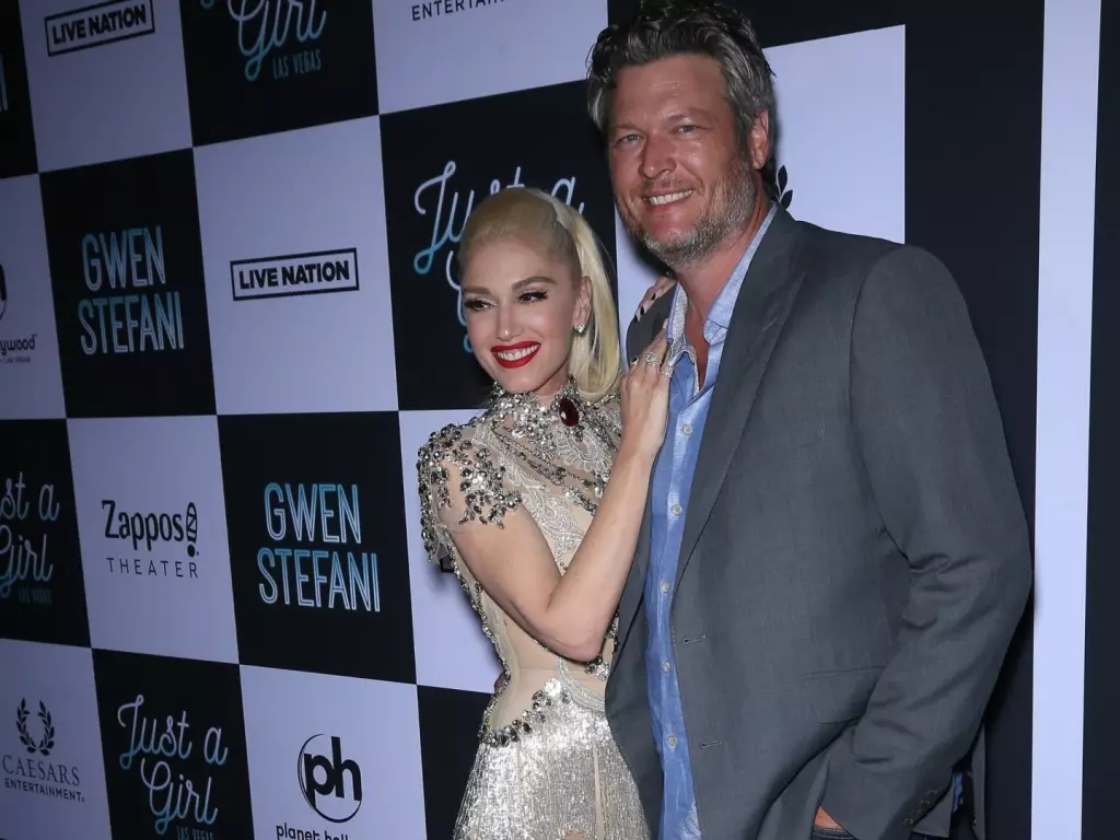 Ystum Rhamantaidd i Wraig Gwen Stefani Blake Shelton i'w Gweld Mewn Lluniau Priodas Newydd