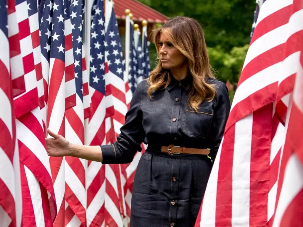 Melania Trump Dikabarkan Harus Dibangunkan oleh Sekretaris Persnya Saat Malam Pemilihan 2020