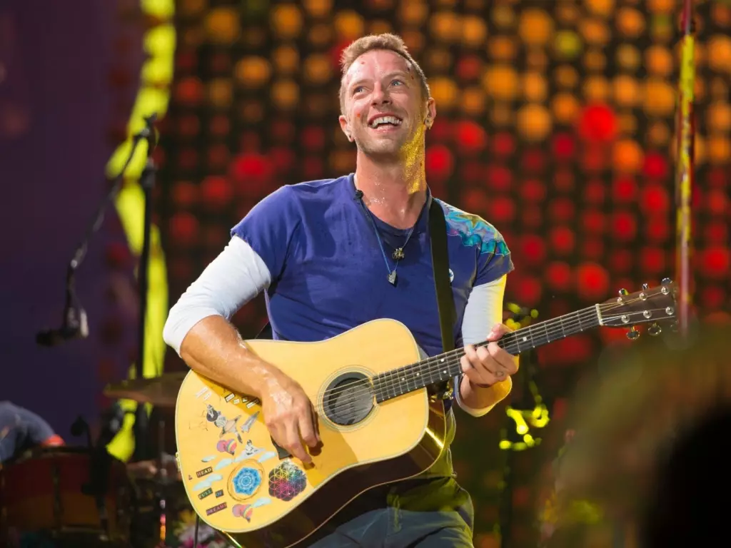 Pitit Chris Martin yo ka swiv tras li yo epi nou renmen li