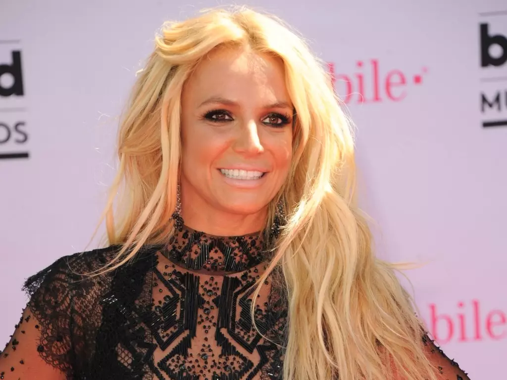 D'eisigh Britney Spears roinnt Grianghraf Iontach Racy Ag Snámha Chulaith Snámha Neon Ghrinn