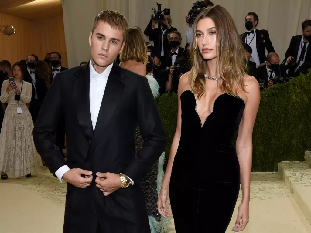 Justin Bieber átti eina hátíðarstund sem hefur aðdáendur sannfærð um að Hailey Bieber sé ólétt