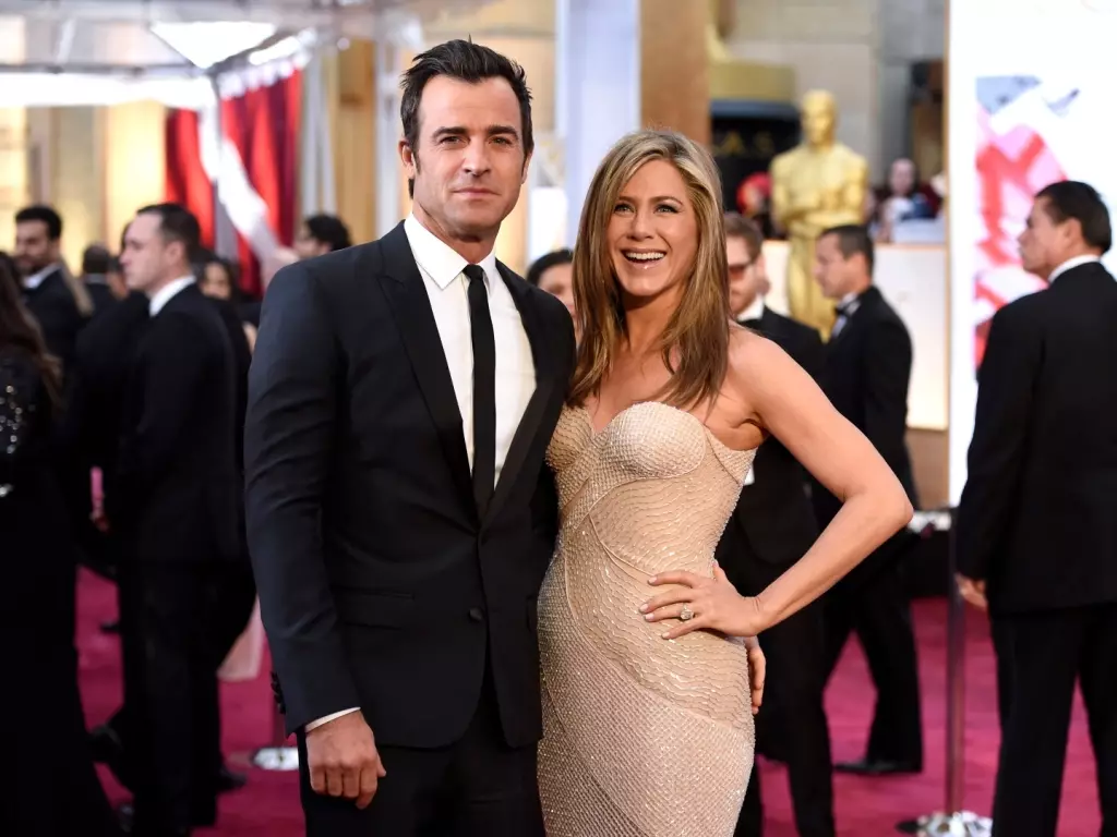 Picha ya Jennifer Aniston bila Shirtless ya Justin Theroux ni ya Kustaajabisha ya Heshima kwa Ex wake.