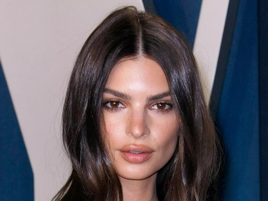 Emily Ratajkowski ya se está dando cuenta de cómo los estereotipos de género afectan a su hijo: "Me siento frustrada"