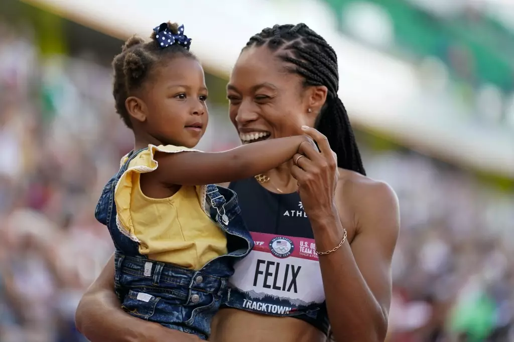 U-Allyson Felix Ubhiyozela uMzuzwana wakhe weGala kunye nomyalezo wentombi yakhe