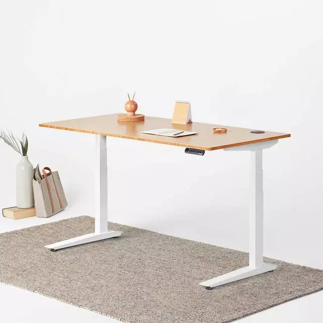 vislabāk stāvošais-desk-jarvis