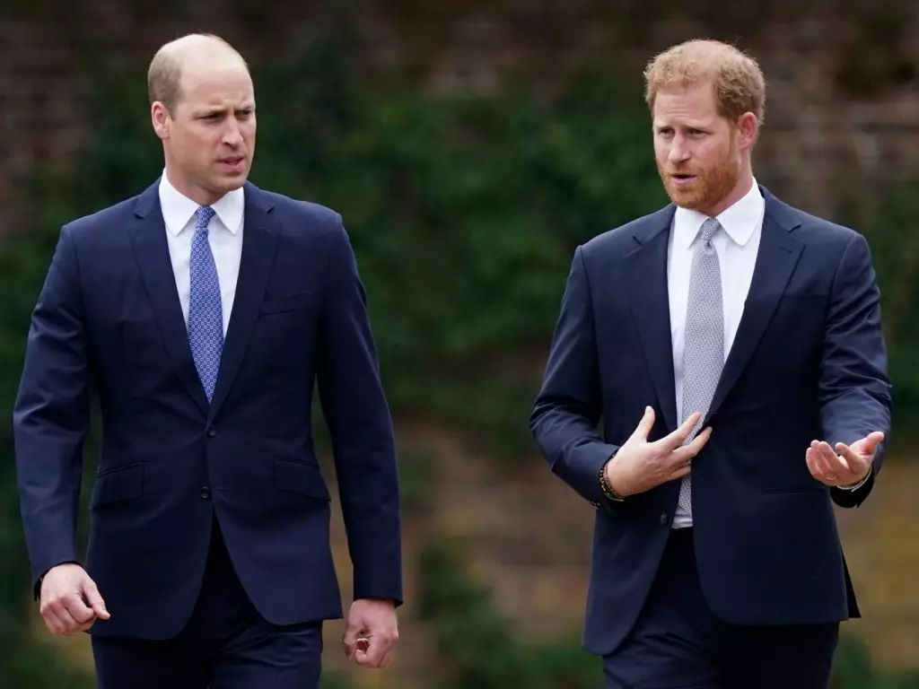 Prince Harry & Prince William Adakumana & Adalankhula za Diana Ngakhale Adasiyana Paulendo Womaliza waku UK