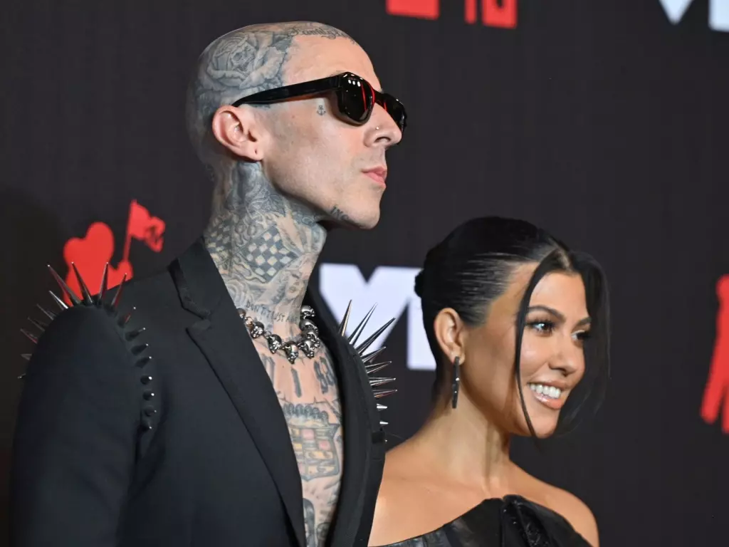 Malingaliro a Travis Barker kwa Kourtney Kardashian Anali Ongowonjezera & Achikondi monga Mumayembekezera