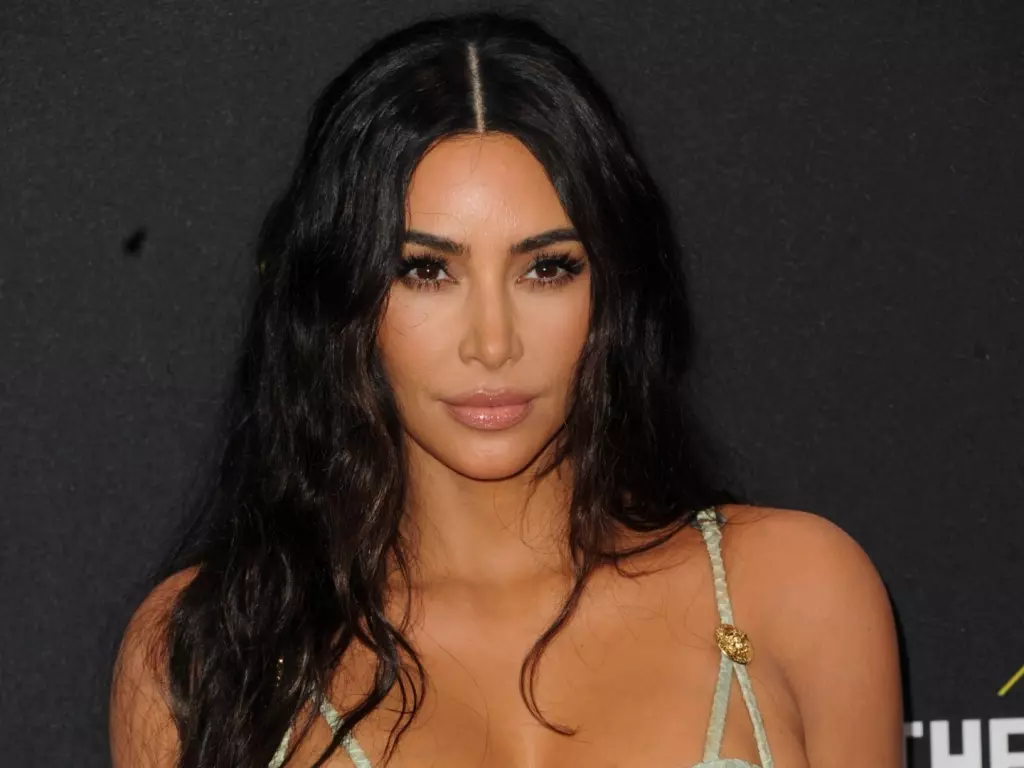 Kim Kardashian brécht erof, fillt sech wéi 'Feeler' & 'Verléierer' iwwer Bestietnesproblemer mam Kanye