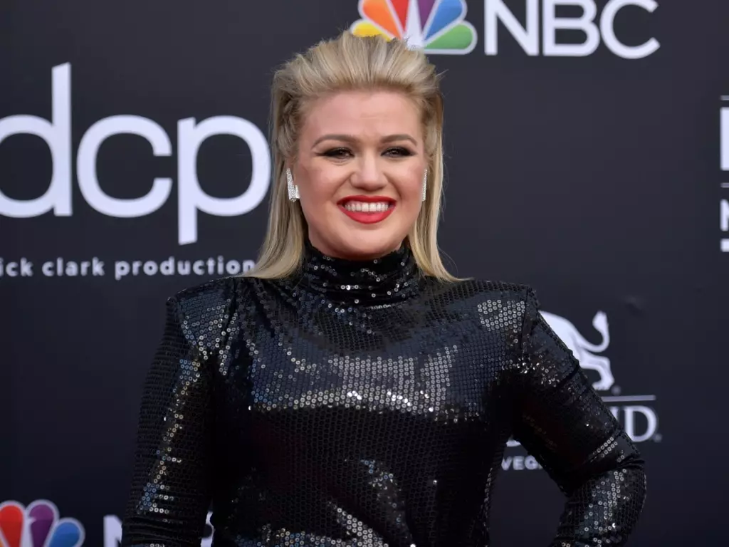 Kelly Clarkson supostamente estava esperando para namorar novamente por esse motivo compreensível