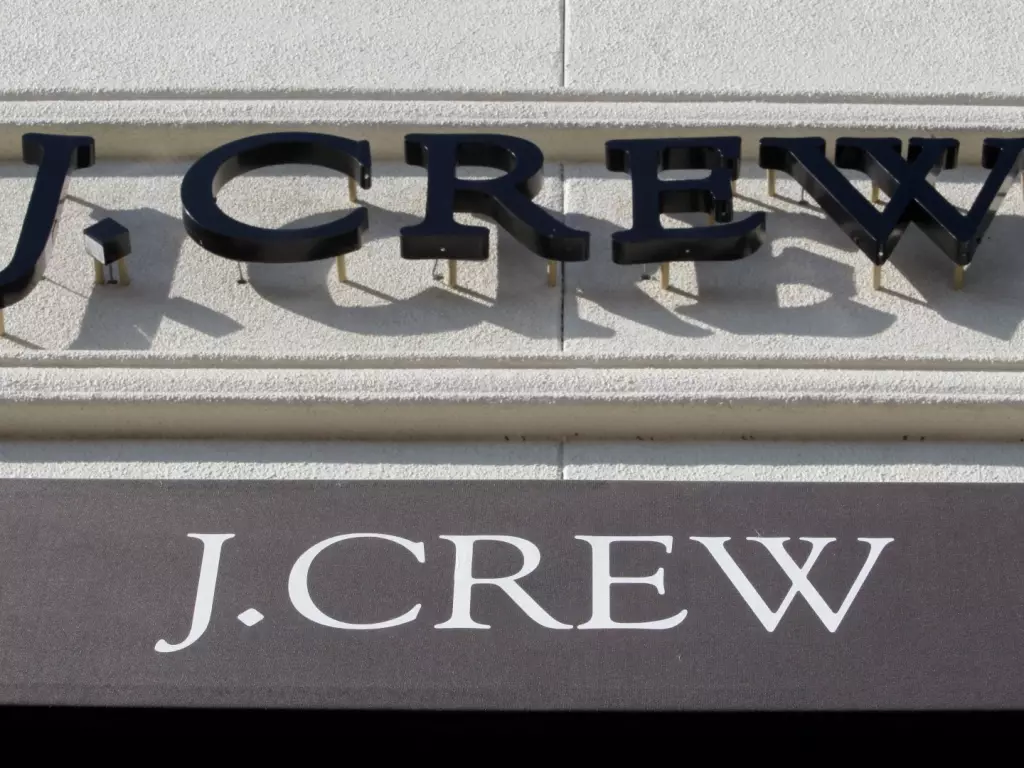 J. Crew 正在进行大量的服装促销活动，这是装点您的假日衣橱的完美借口