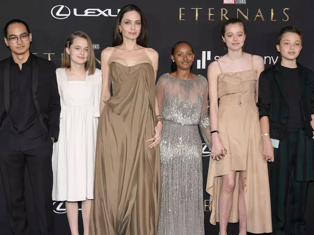 Angelina Jolie se 'Eternals'-première was 'n familie-aangeleentheid met 5 van haar 6 kinders