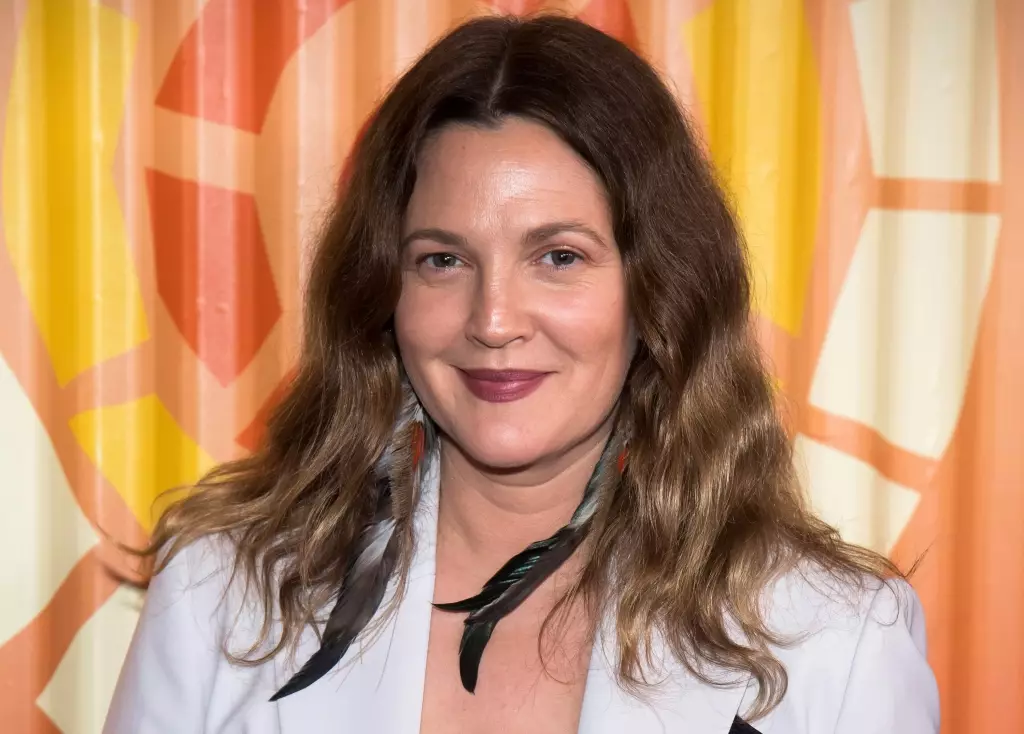 Ua Fa'ailoa e Drew Barrymore le tuaoi fa'amatua o lo'o ia fa'atulaga ma ana fanau teine