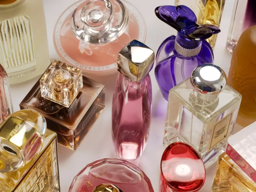 Treat Yourself With a Luxe Holiday Perfume Set — Simula sa $22 Lamang