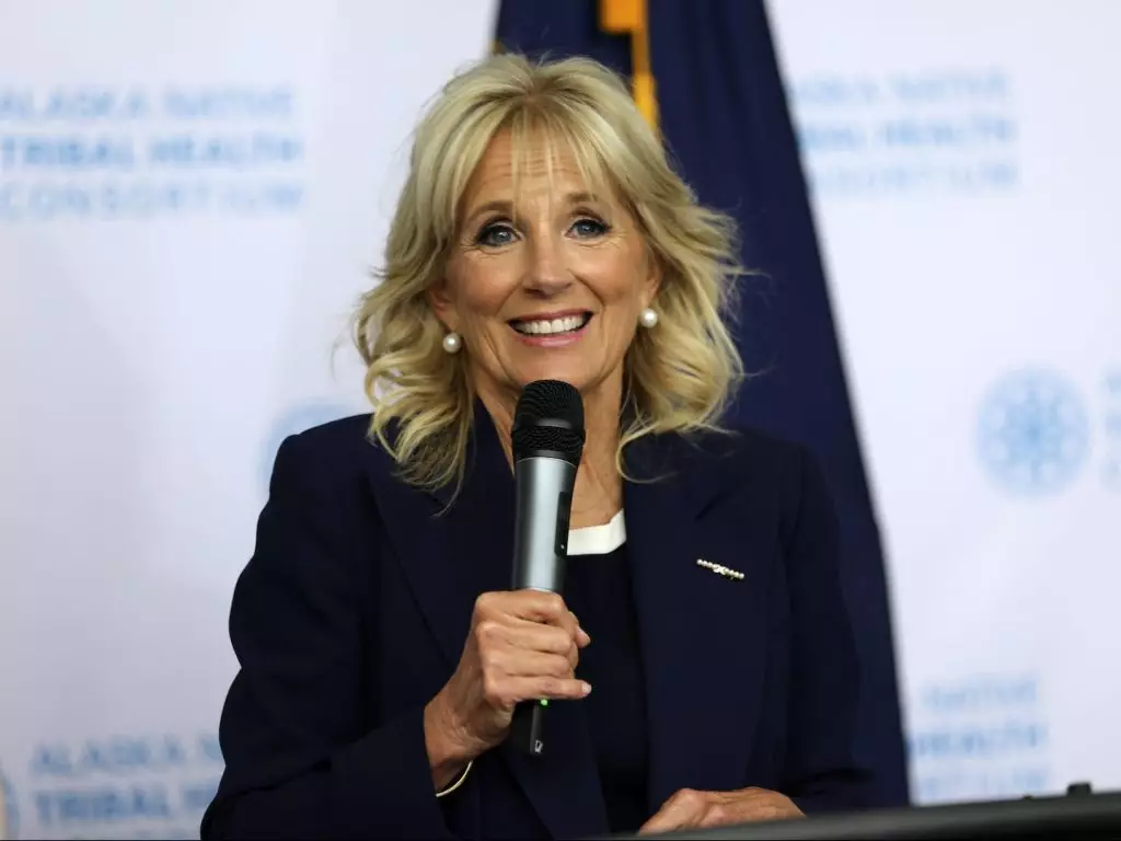 Dr. Jill Biden otkriva svoje omiljene knjige za podučavanje - i one su na popisu čitanja svakog tinejdžera