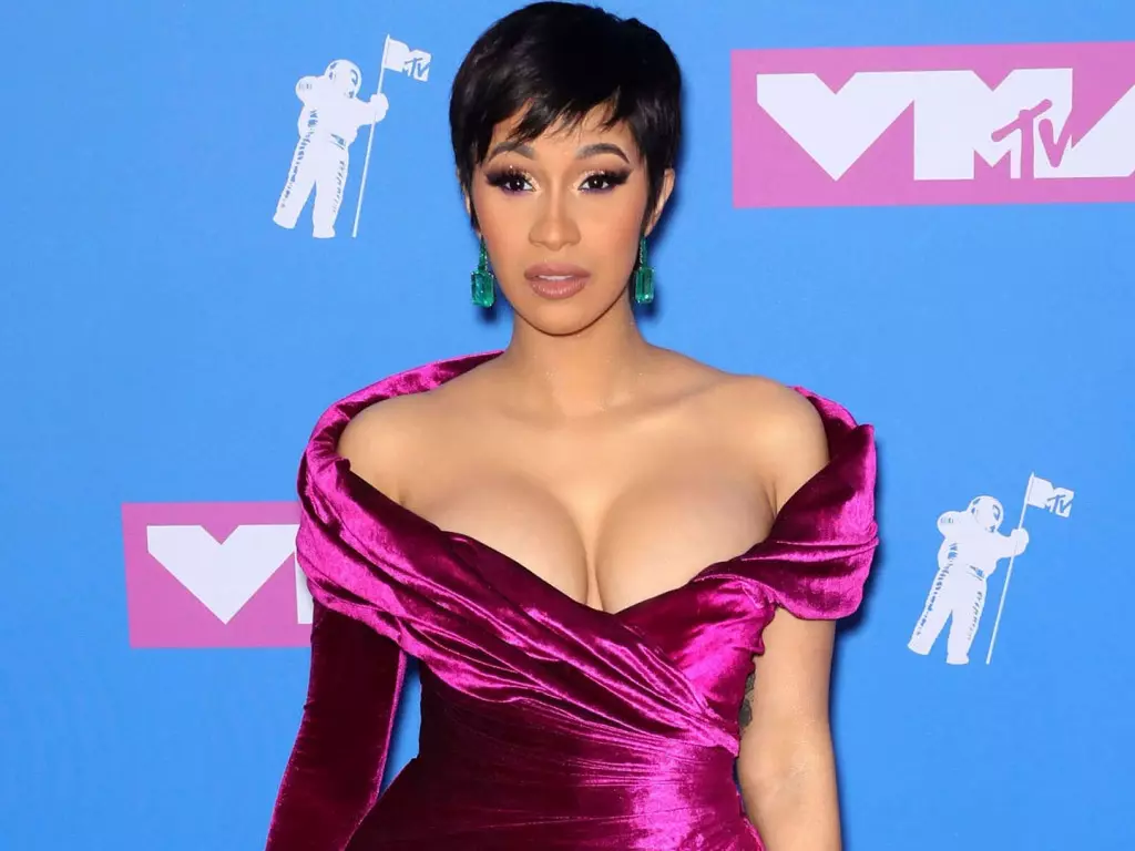 Cardi B-ийн нүүр цэвэрлэгч яг одоо 20% хямдарсан бөгөөд энэ нь танд гялалзсан арьстай болоход тусална.