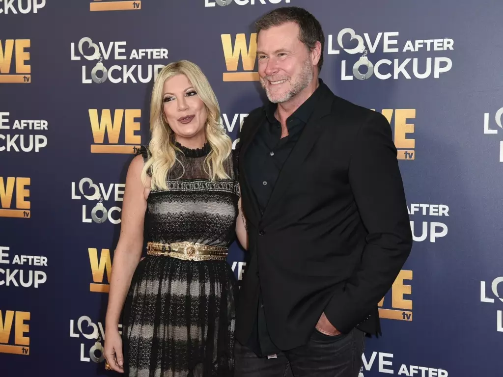 Penampilan Publik panganyarna Tori Spelling parantos ngayakinkeun yén Dekan McDermott cerai na parantos dijalankeun.