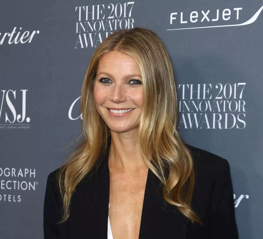 Gwyneth Paltrow na-ekerịta Ndụmọdụ Mmekọahụ Ọ 'Mgbe niile' Na-enye Ụmụaka Ya Na-eto Eto