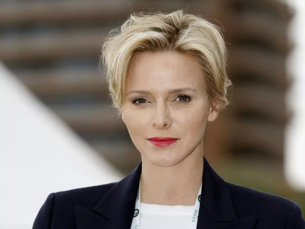 Princess Charlene nke ụmụaka Monaco kesara ihe ngosi nkwado a dị ụtọ maka nne ha n'ime ụlọ ọgwụ ya