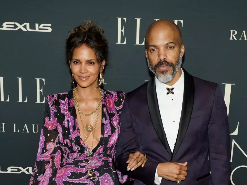 Halle Berry je upravo nagovijestila koliko su ozbiljne stvari s Van Huntom na ženskom crvenom tepihu u Hollywoodu