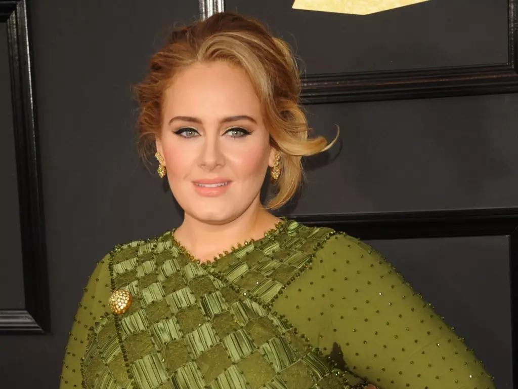 Adele Ameingia Rasmi Instagram Na Mpenzi Wake Tajiri Paul