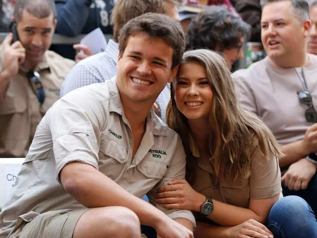 Bindi Irwin បង្ហោះរូប Selfie ដ៏ស្រស់ស្អាតជាមួយកូនស្រី Grace Warrior៖ 'ផ្នែកដ៏ល្អបំផុតនៃជីវិតរបស់ខ្ញុំគឺការក្លាយជាម្តាយរបស់អ្នក'