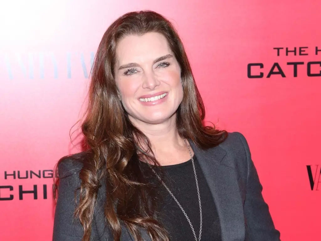 Nova tvegana fotografija Brooke Shields nas spominja, da smo lahko igrivi in seksi v kateri koli starosti