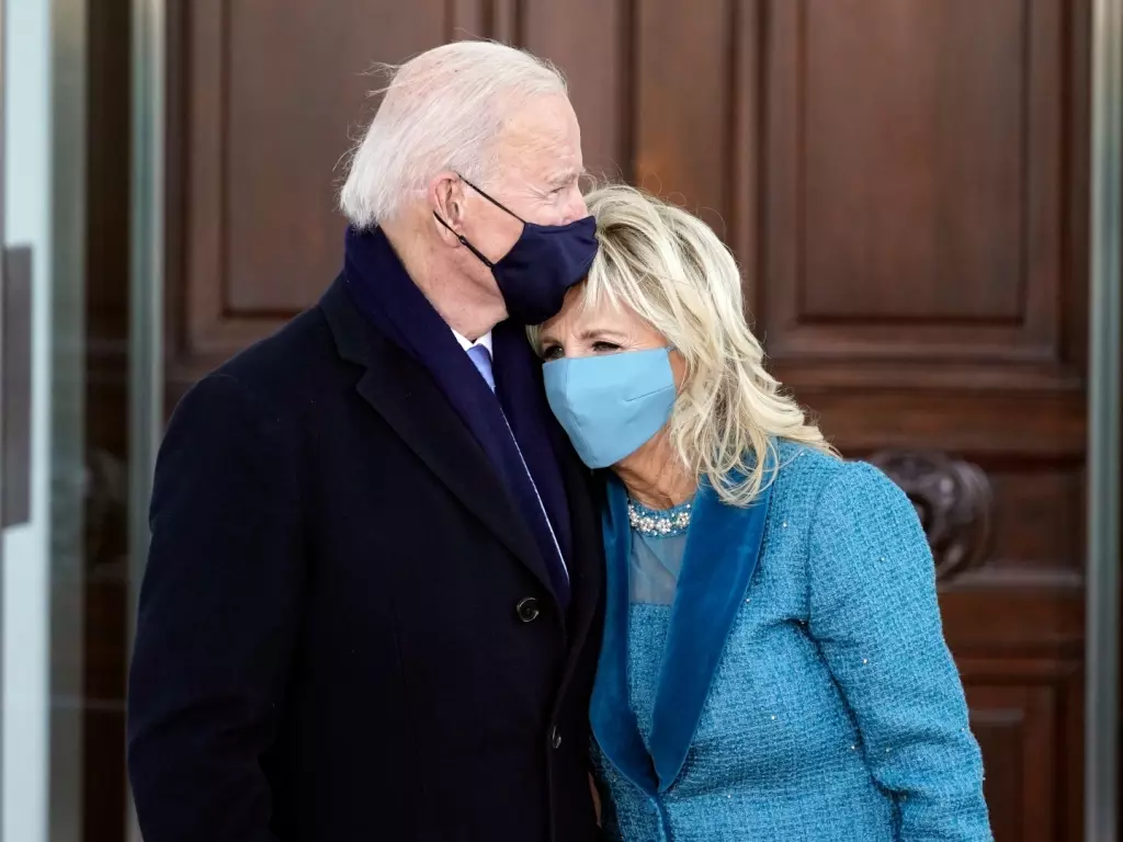 L'ancien président Carter vient de partager une rare photo incontournable de sa visite avec le président Joe Biden et Jill Biden