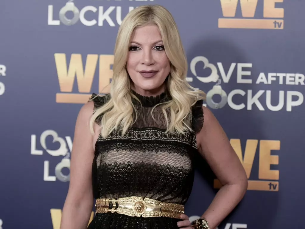 Tori Spelling ha condiviso le più carine foto di ritorno al passato con la leggendaria mamma Candy Spelling per il suo compleanno